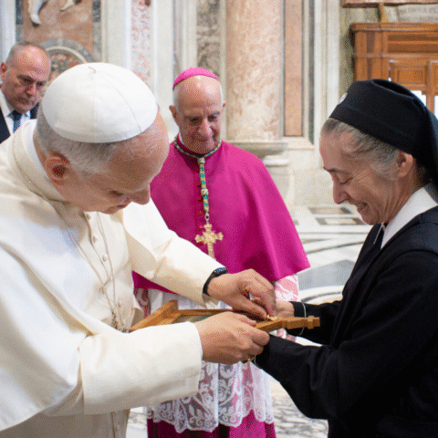 The Pilgrim Mother crowned by Pope Leo XIV | Schoenstatt Sisters of Mary